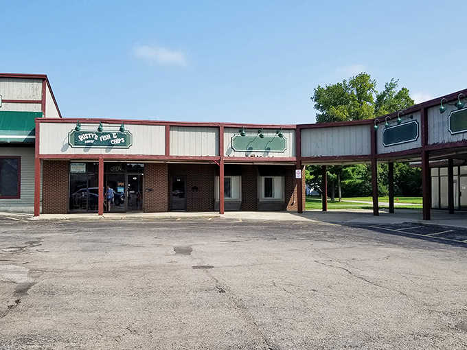 Strip mall exterior, five-star flavor inside: proof that you can't judge a fish basket by its parking lot.