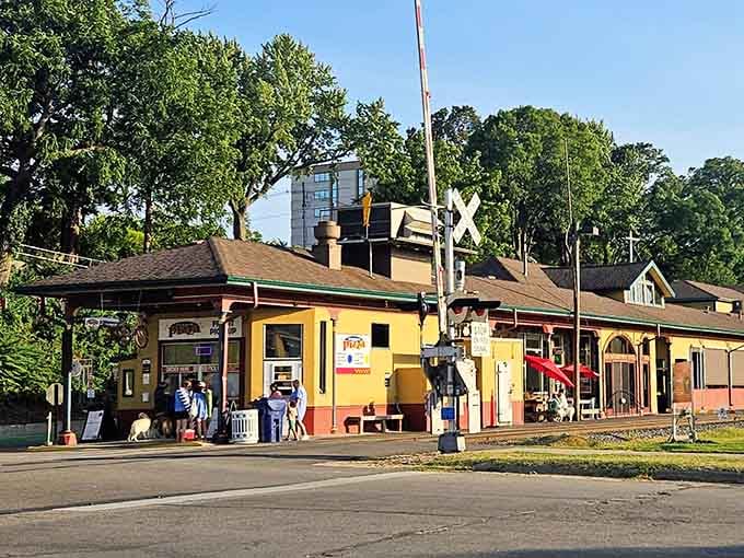 That yellow exterior isn't just cheerful &ndash; it's a beacon guiding hungry souls to pizza paradise by the lake.