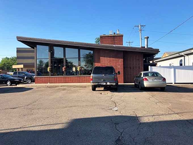 That distinctive slanted roofline has been welcoming hungry travelers since the Johnson administration, and it still looks fantastic.