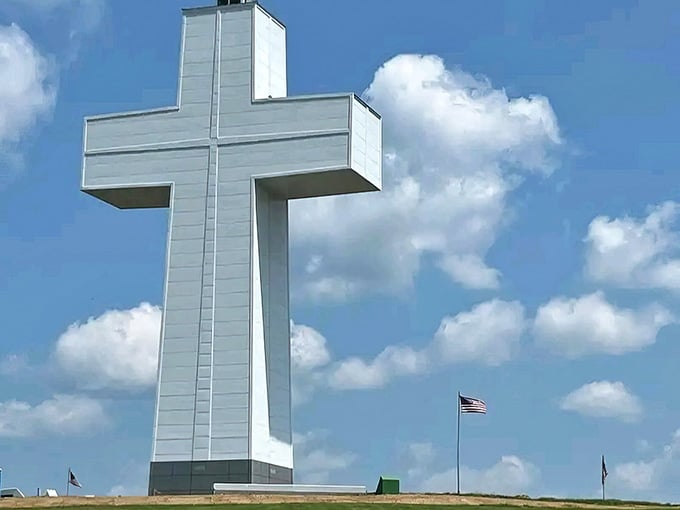 Standing 111 feet tall against the Illinois sky, this gleaming beacon proves our state has some serious vertical ambition.