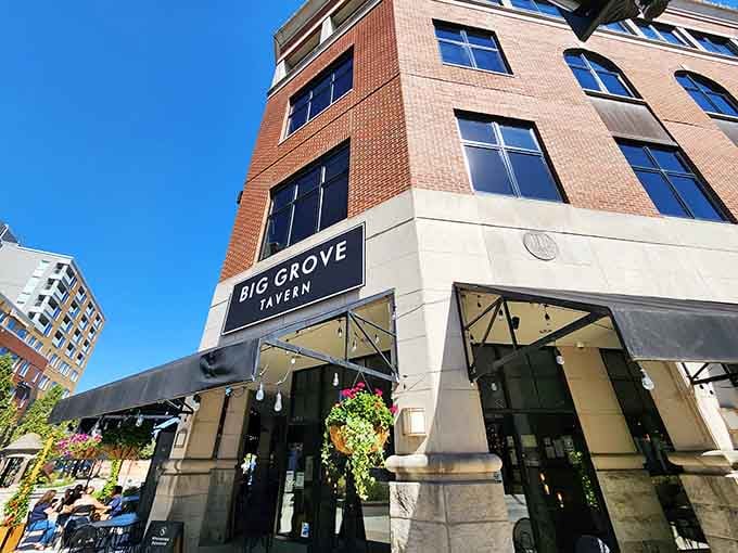 The corner location with those hanging flower baskets practically screams "come on in and stay awhile."