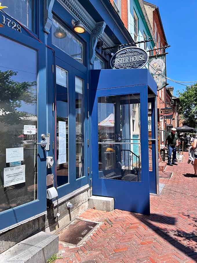 That cheerful blue facade isn't just pretty, it's basically a lighthouse guiding hungry seafood lovers to salvation.