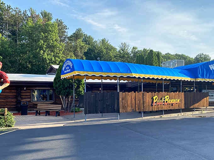 The rustic wooden exterior promises hearty portions and zero pretension—exactly what breakfast should be.