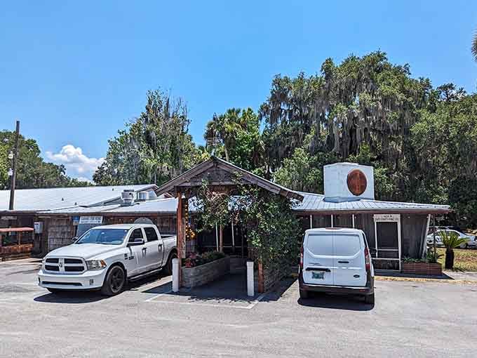 This unassuming roadside gem proves the best meals often hide behind the most humble facades in Florida.