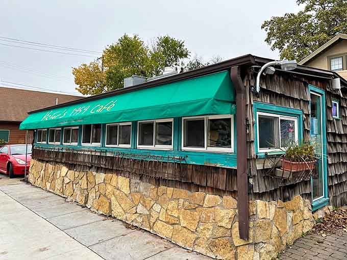 That turquoise awning is your beacon to Cuban paradise, right here in Minneapolis where you least expect it.