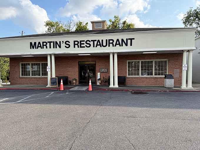 That unassuming brick exterior hides some of Alabama's most legendary fried chicken, proving you can't judge a restaurant by its facade.