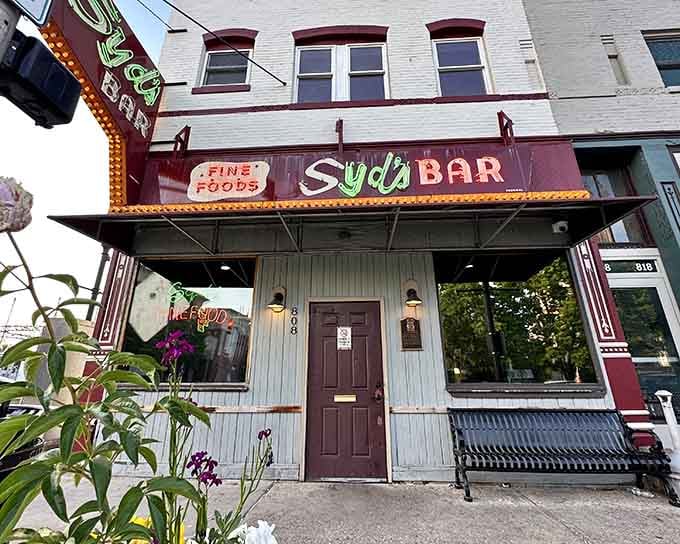 That vintage neon glow has been beckoning hungry souls since Benjamin Harrison was president, and it still works like magic.