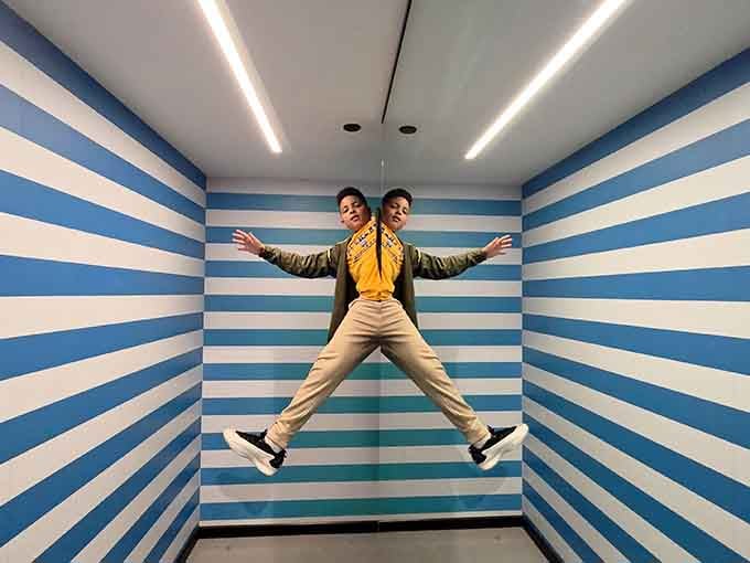 That moment when physics and mirrors team up to make you question which version is the real you.