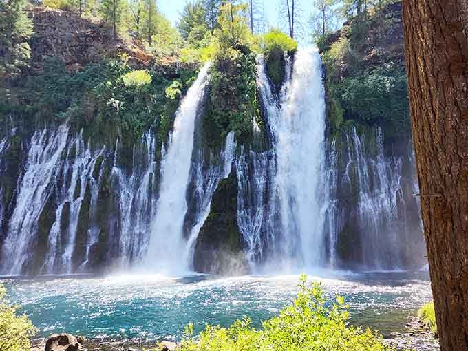 When Mother Nature decided to show off, she really went all in with this aquatic masterpiece.