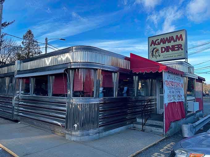 That gleaming chrome exterior isn't just for show, it's a beacon calling you to breakfast salvation on Route 1.