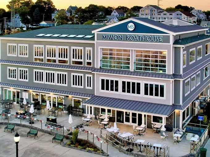 This waterfront beauty sits right on Beverly Harbor, ready to feed you unlimited brunch until you wave the white napkin.