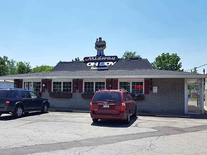 Classic roadside architecture meets timeless American comfort food in this beloved Elyria landmark that never goes out of style.