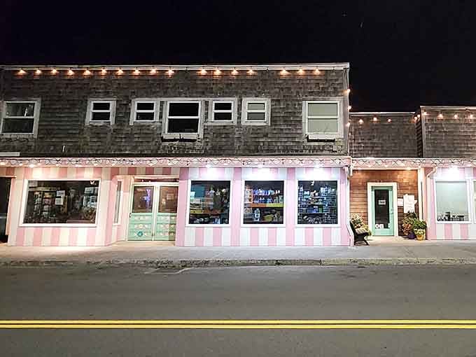 Those pink and white stripes glow like a sweet beacon in the night, calling sugar lovers home.