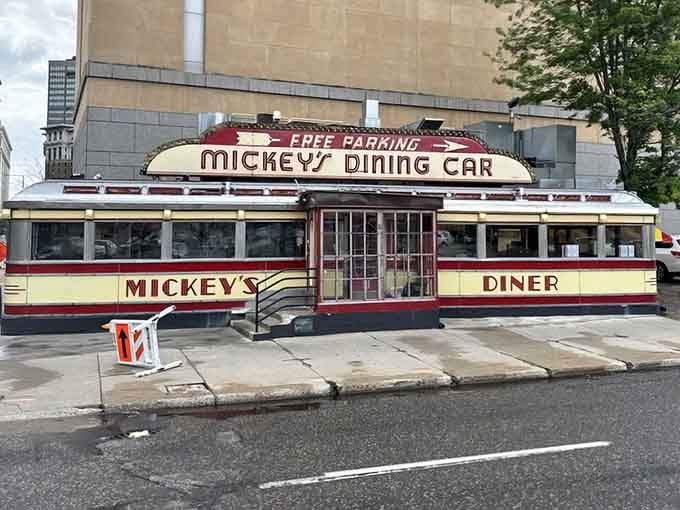 When a diner looks this photogenic from every angle, you know it's been stealing hearts since before Instagram existed.