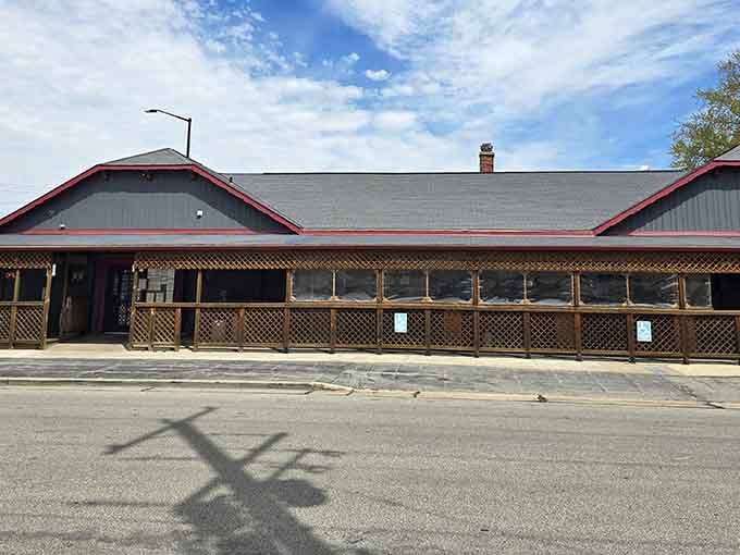 That classic supper club exterior promises the kind of meal that makes you cancel your dinner plans for the rest of the week.