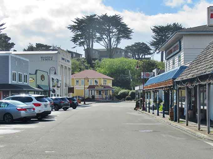 Old Town Bandon looks like a postcard came to life, complete with charming storefronts and ocean breezes.