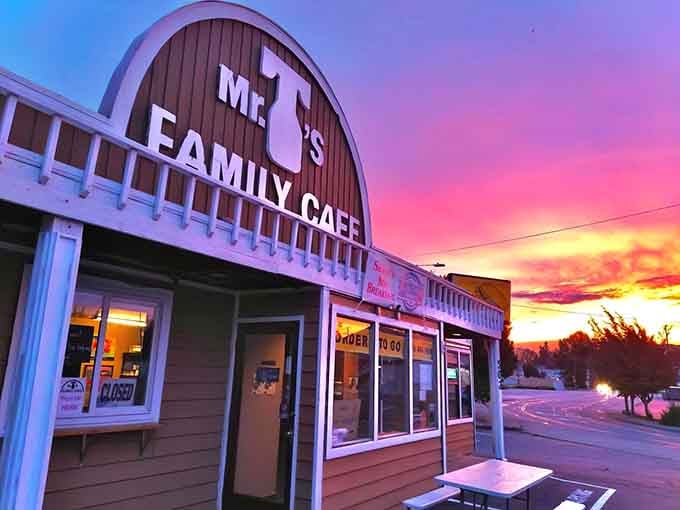 That distinctive barn-style facade against a cotton candy sky is your beacon to breakfast bliss in Mount Vernon.