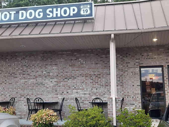 Another angle of this welcoming spot where outdoor seating lets you enjoy your meal while watching small-town Virginia life unfold.