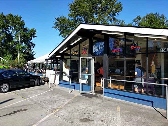 Sometimes the best restaurants don't need fancy architecture, just windows that let the delicious aromas escape to the street.