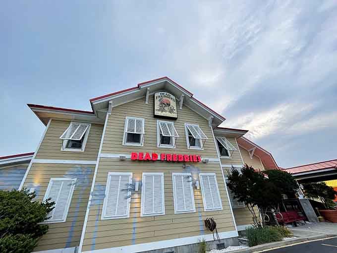 When a restaurant glows this brightly at dusk, you know someone's having way too much fun inside.