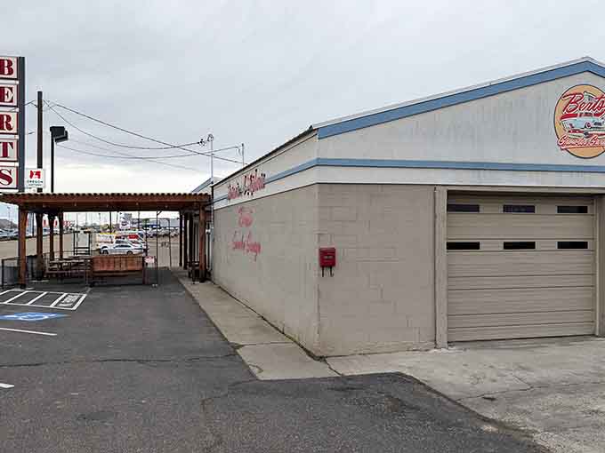 The unassuming exterior hides culinary treasures inside, proving you can't judge a restaurant by its garage door.
