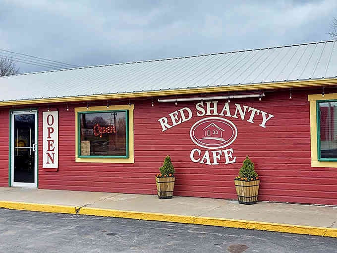 That cheerful red exterior isn't just eye-catching, it's a beacon calling hungry travelers to barbecue paradise.