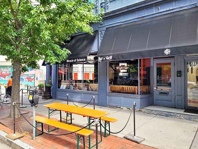 Those cheerful yellow benches outside promise the kind of casual Cambridge dining where Nobel laureates sit next to starving students.