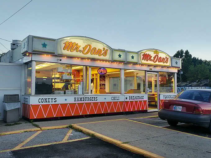 This glowing retro diner looks like it escaped from a 1950s postcard and landed in modern Indianapolis.