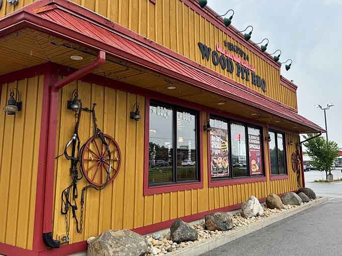 That exterior isn’t just striking, it’s a beacon drawing hungry souls to barbecue heaven.