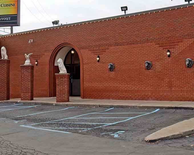 Those Roman statues aren't just decorative&mdash;they're the guardians of some seriously good pasta waiting inside.