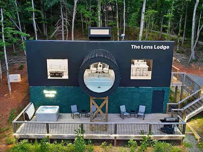 When someone said "focus on your vacation," they weren't kidding—this camera-shaped lodge captures mountain memories perfectly.