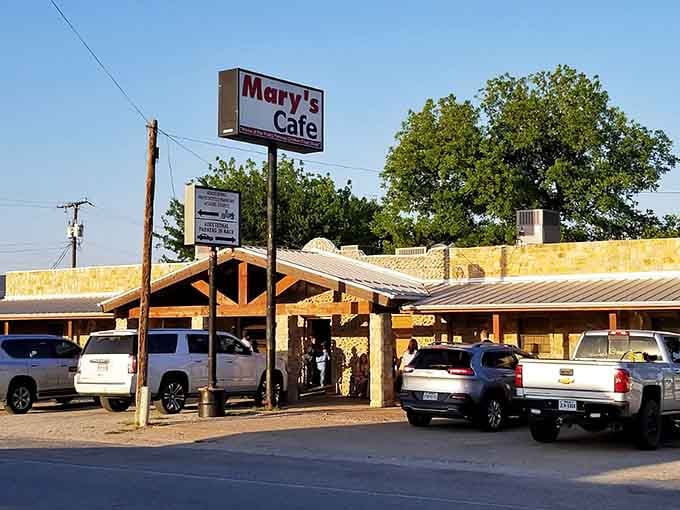 When the lot looks like this at lunchtime, you've found something special worth the stop.