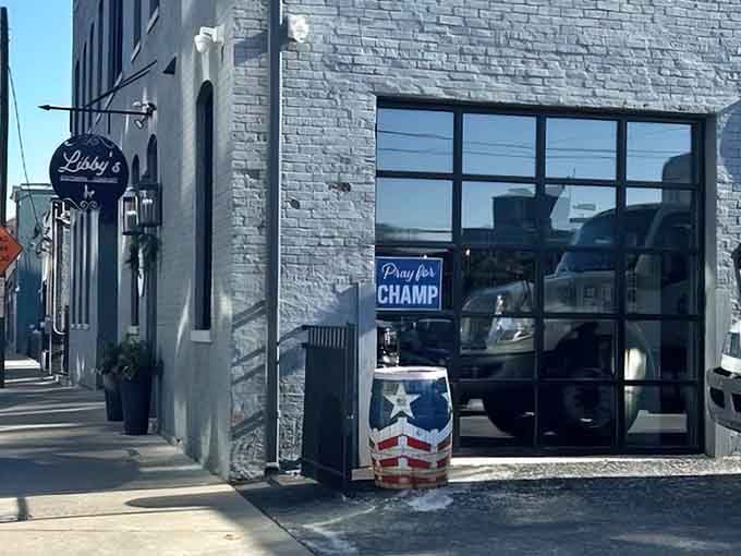 That charming round sign beckons like a lighthouse guiding hungry souls to Southern comfort food salvation.