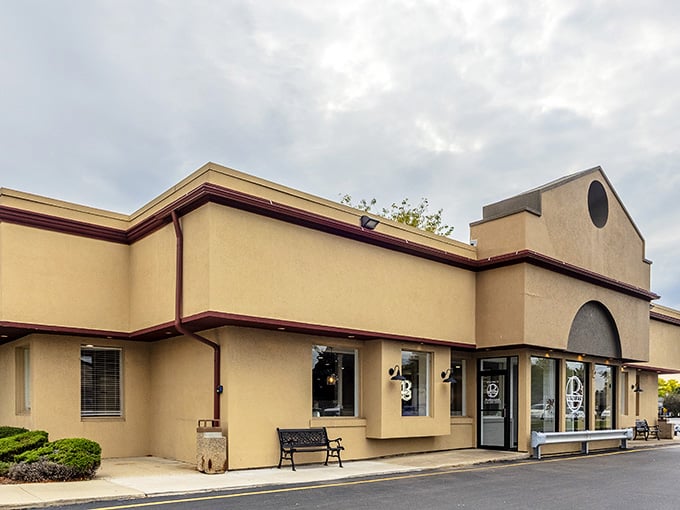 That beige exterior might not scream "culinary destination," but the best secrets rarely announce themselves with neon signs.