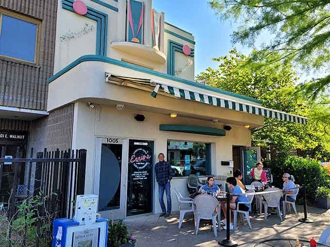 The striped awning and pastel curves prove that diners used to understand the assignment when it came to style.