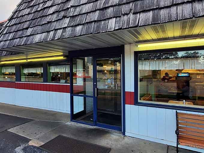 That unassuming exterior isn't just advertising&mdash;it's a beacon calling you home to burger paradise in Highland.
