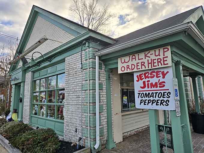 A simple handwritten sign says &lsquo;Walk up, order here,&rsquo; pointing you to a breakfast spot that works its magic every morning.