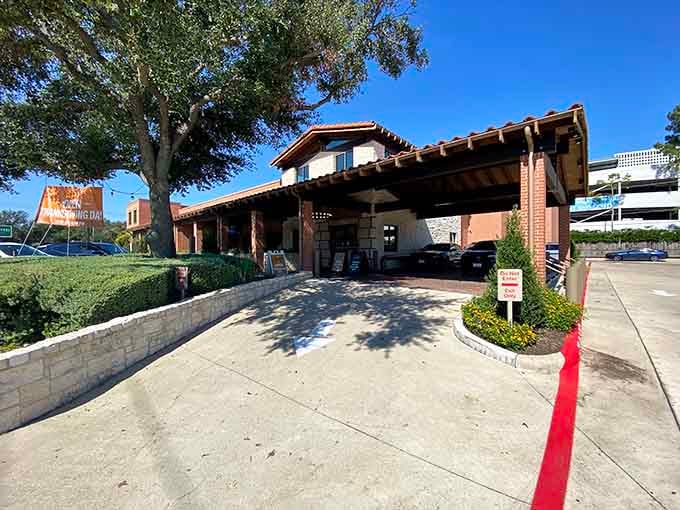 That Spanish-style entrance promises comfort food inside, and unlike most promises these days, this one actually delivers.