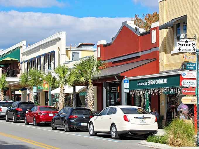 Downtown Mount Dora serves up that small-town charm Florida forgot it had hiding in plain sight.