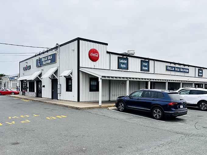 The white-and-blue facade practically screams "fresh catch," and that Coca-Cola sign confirms this place knows what pairs with fried clams.