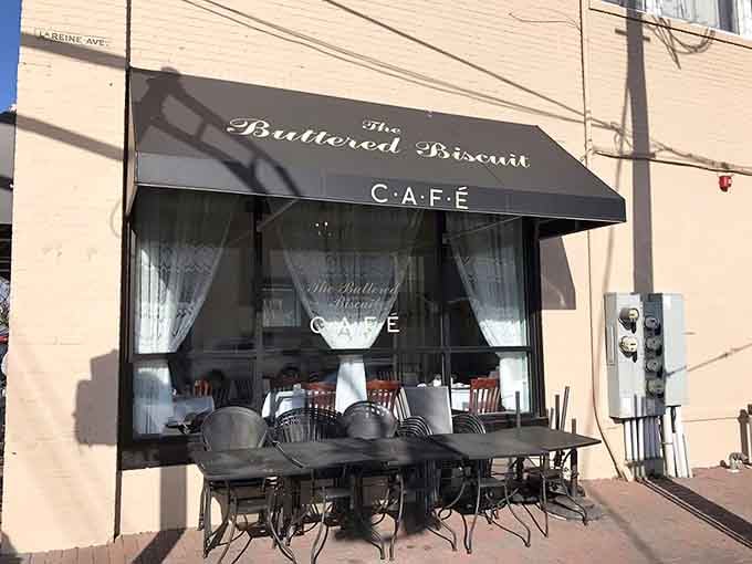 That classic black awning isn't shouting for attention, but your stomach will be once you spot it.