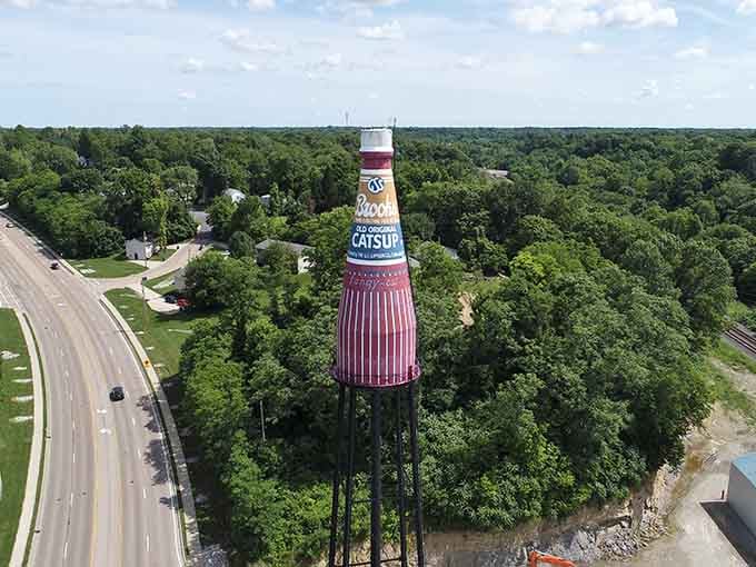 From above, you can see why pilots use this as a landmark&mdash;it's impossible to miss.
