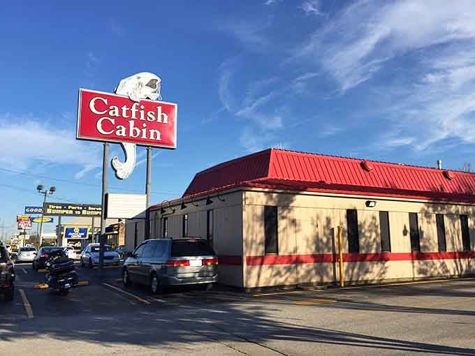 That red roof and classic sign mean serious business: the kind of Southern seafood that keeps locals coming back for decades.