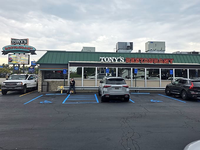 When a parking lot this full greets you before noon, you know the locals have spoken loudly.