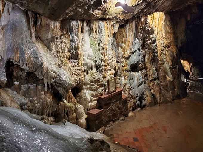 When nature decides to show off, it creates chambers like this where every surface tells a mineral-rich story.