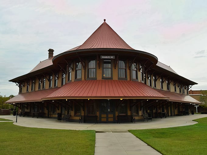 The octagonal rotunda design is so distinctive, you'd recognize this beauty from a mile away on any railroad line.