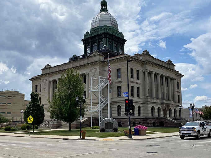 That dome isn't just for show&mdash;this courthouse has been watching over Manitowoc's downtown since the days when architecture actually meant something.