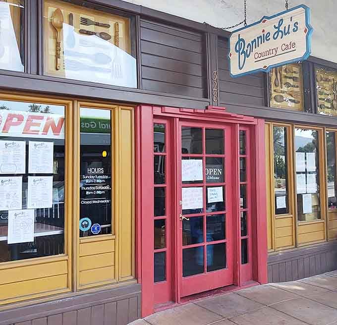 The cheerful exterior with its sunny yellow trim practically radiates breakfast happiness before you even step through the door.