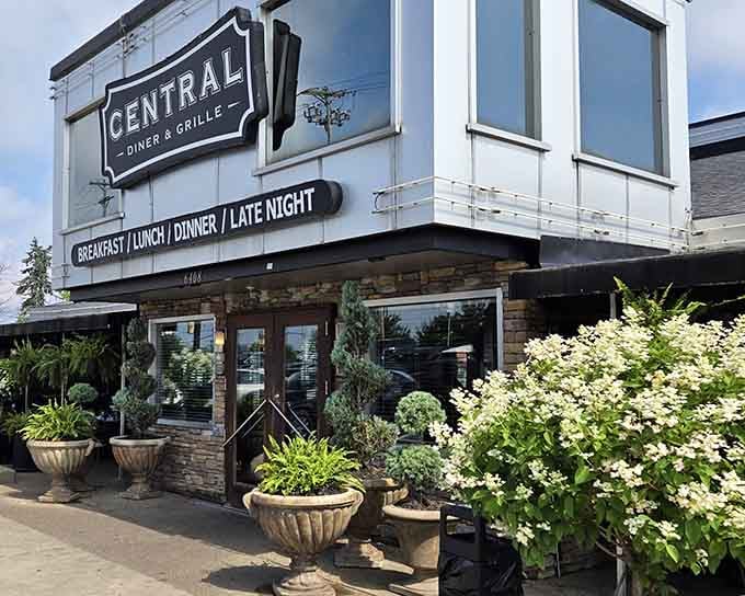 Those planters out front aren't just pretty, they're saying "we care about details, including your upcoming meal."