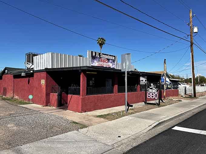 The corner location means twice the street visibility for hungry drivers to spot their next rib destination.